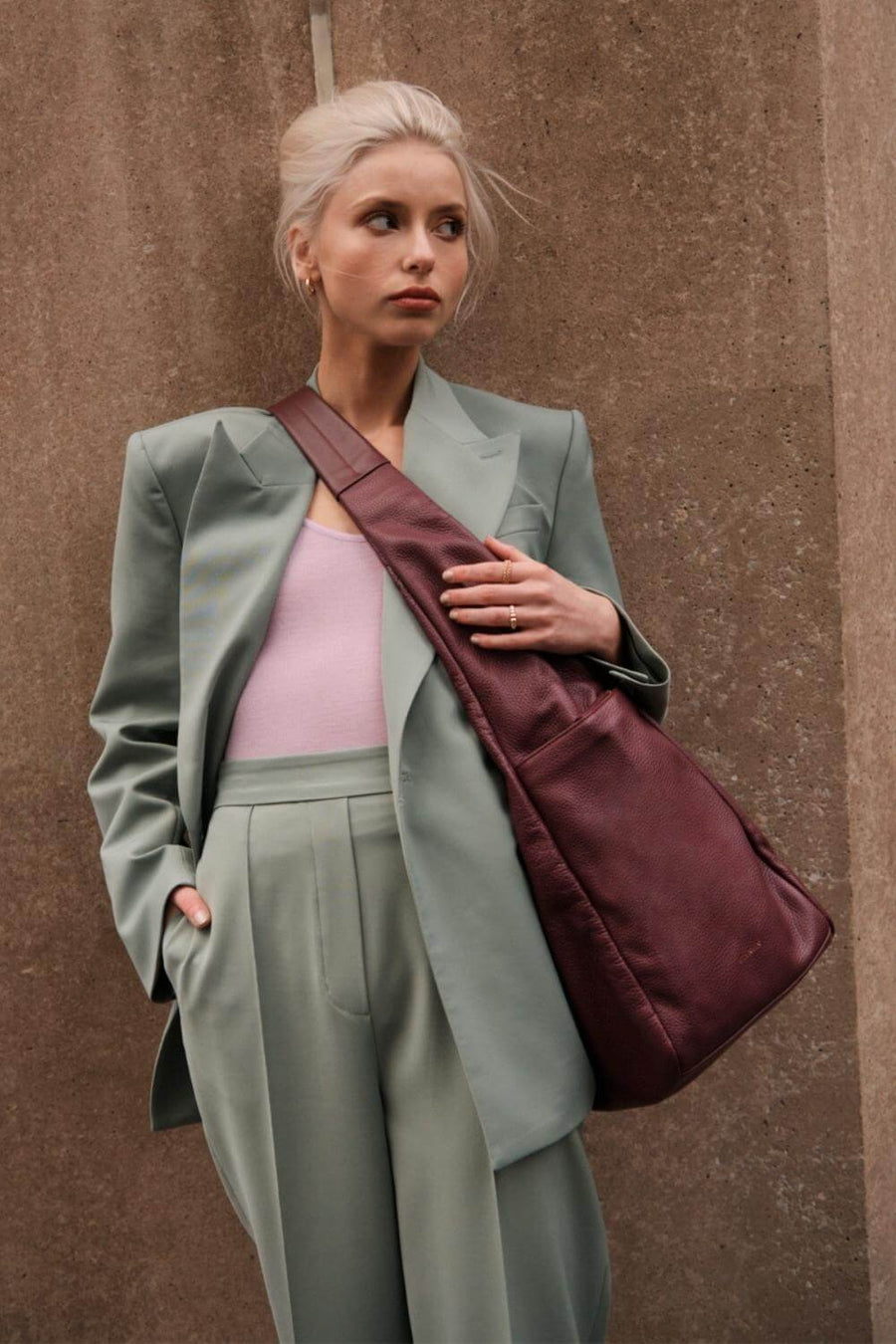 Kinnon Amelia Travel and Weekender Bag (Bordeaux) – K I N N O N